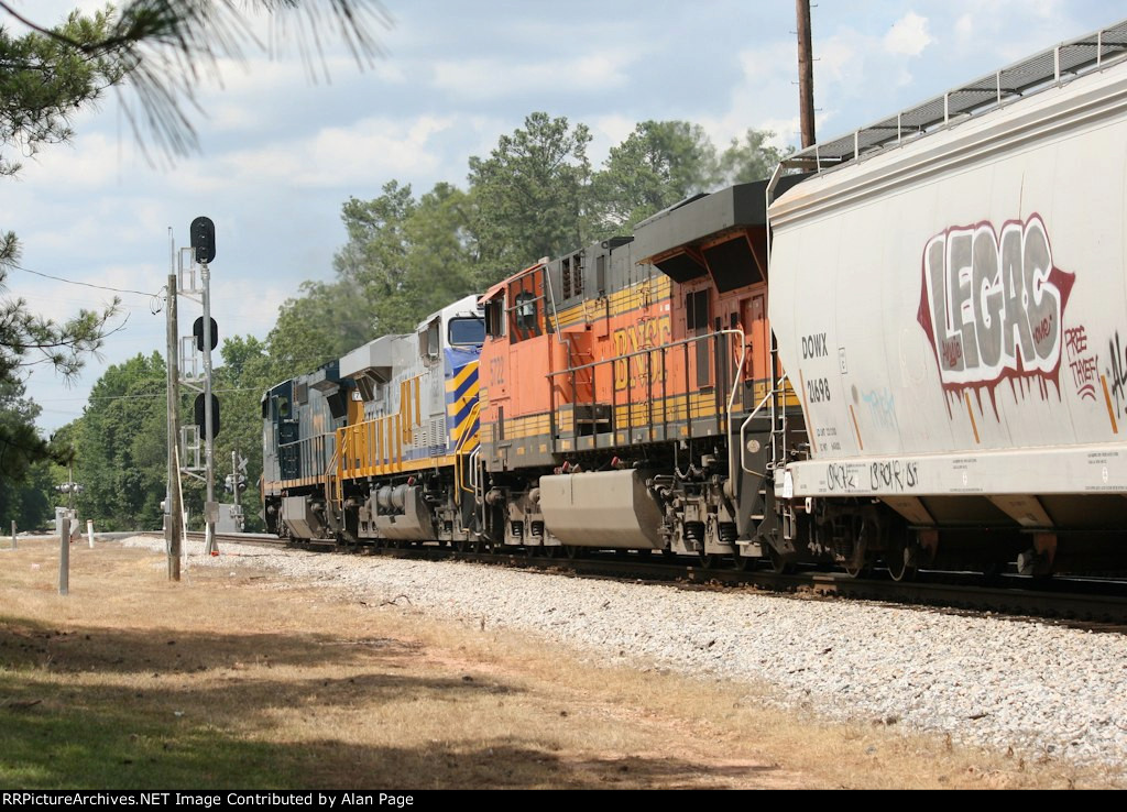 CSX Monon Heritage C40-8W 7670 leads CREX ES44AC 1525 and BNSF C44-9W 5722
